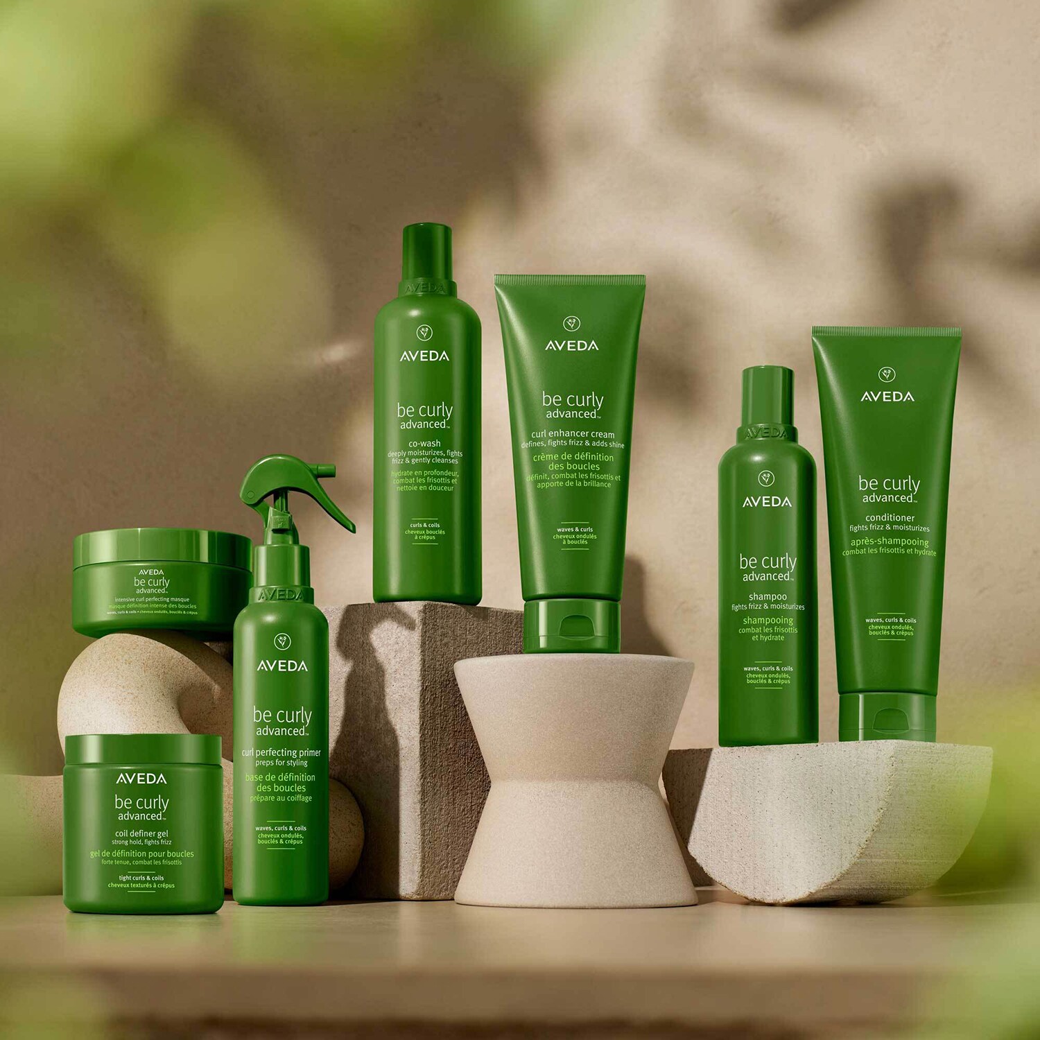 Be Curly Advanced™ Coil Definer Gel - Stylingový gel z AVEDA ≡ SEPHORA