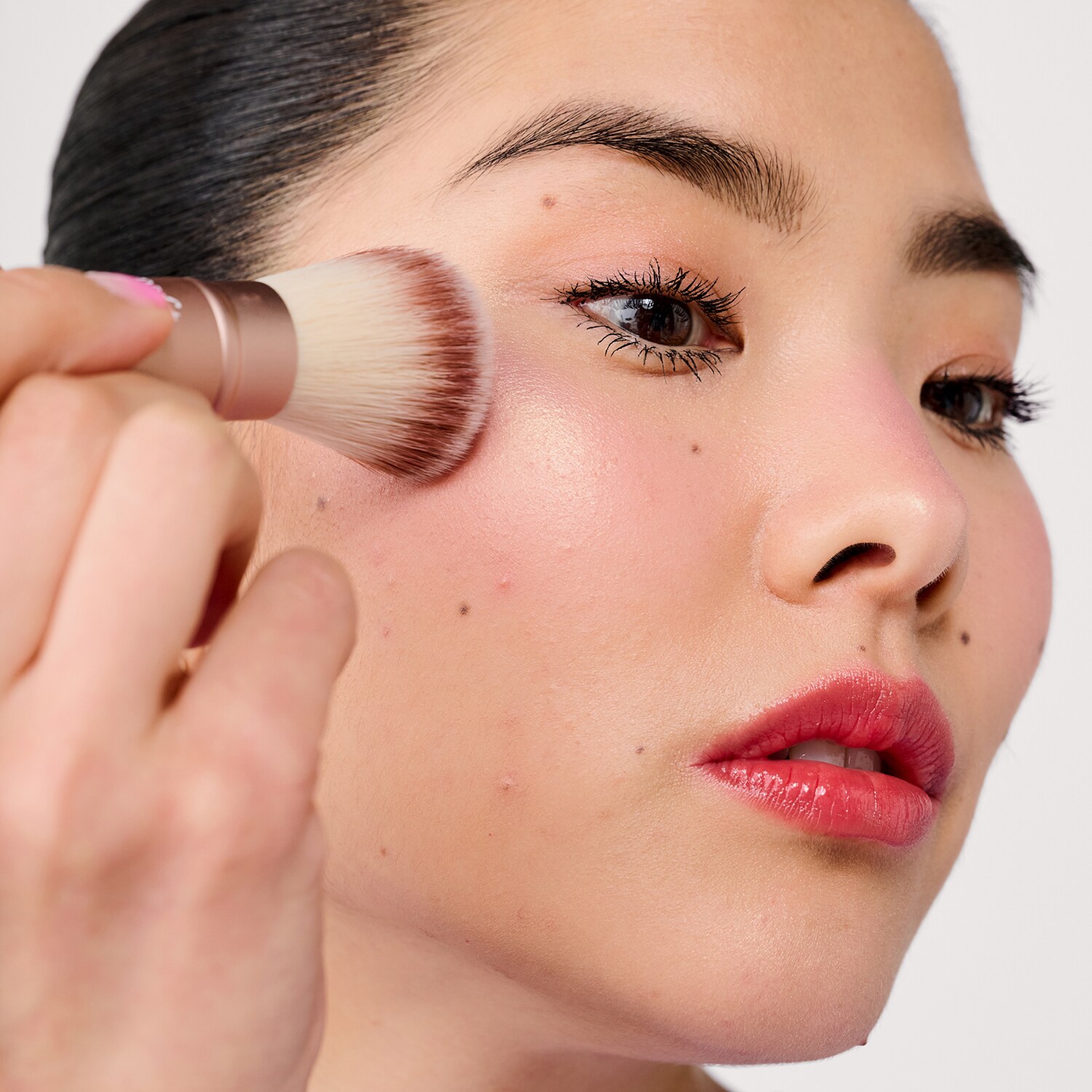 Benefit Tickle Powder Highlighter - Iluminator pudra roz auriu Benefit ...