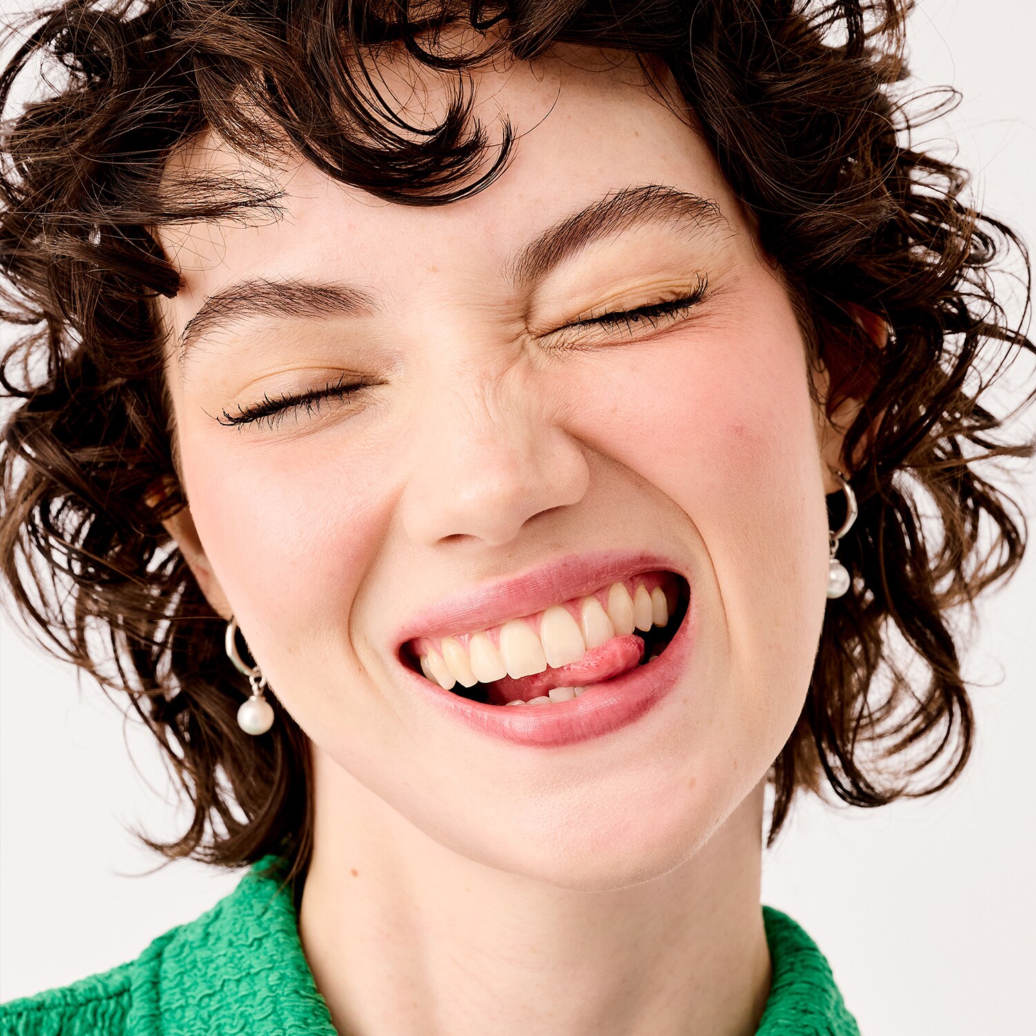 Willa WANDERful world - Ρουζ σε μορφή πούδρας μίνι μέγεθος Benefit ...