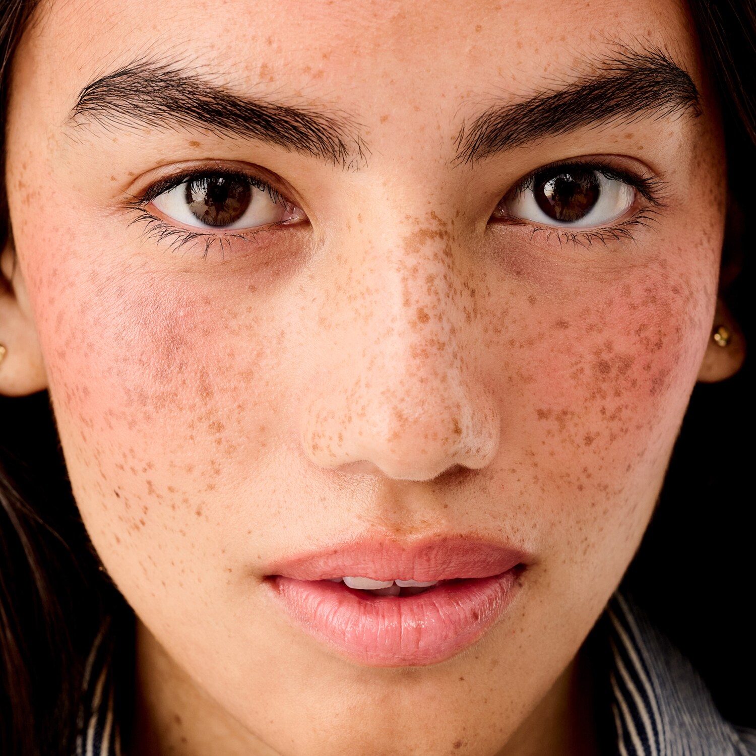 Willa WANDERful world - Ρουζ σε μορφή πούδρας μίνι μέγεθος Benefit ...