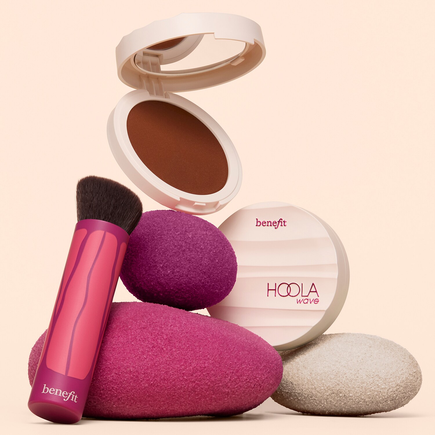 Benefit Cosmetics - Hoola Wavemaker – Bronzing Balm Brush