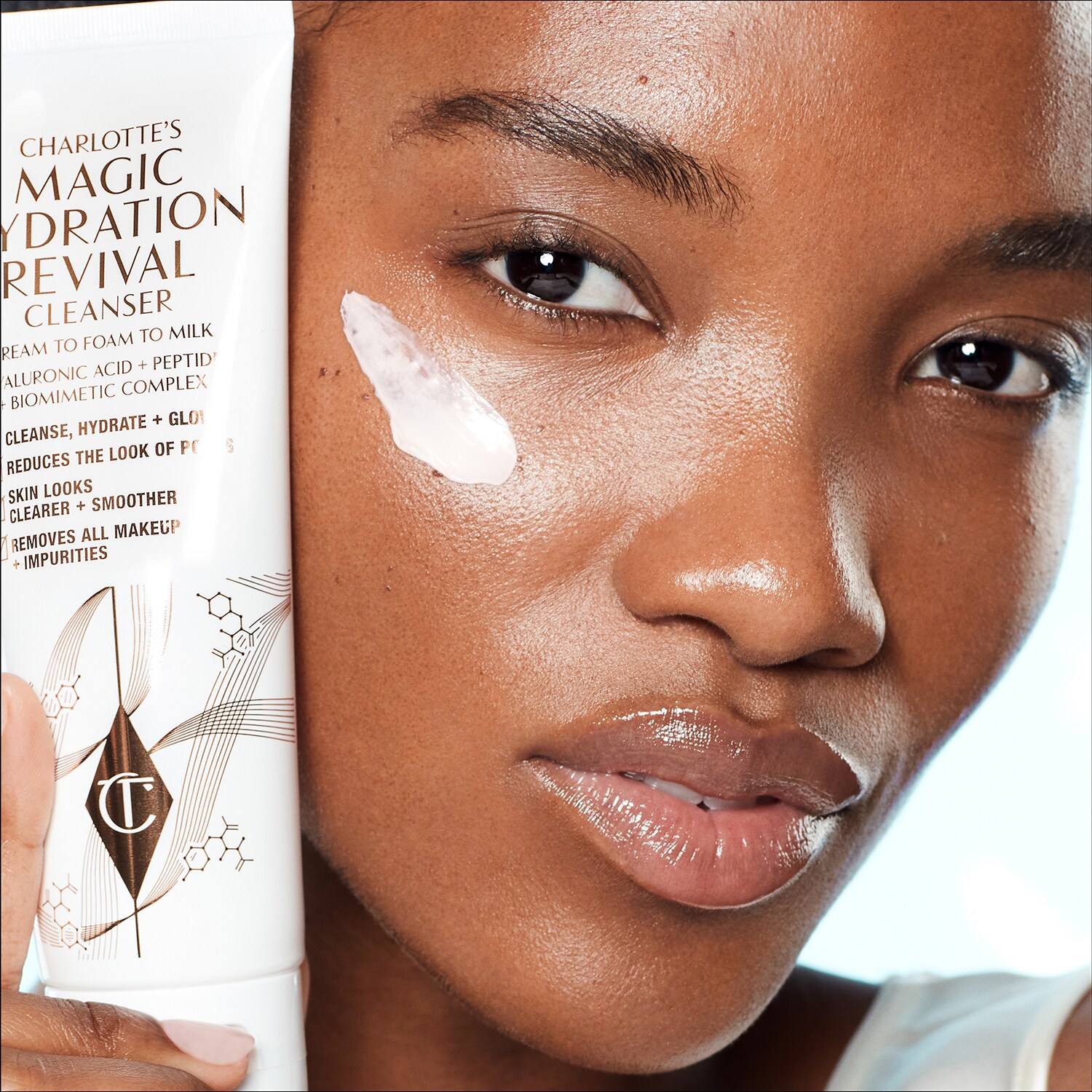 Magic Revival Cleanser - Detergente per il viso di CHARLOTTE TILBURY ≡ ...