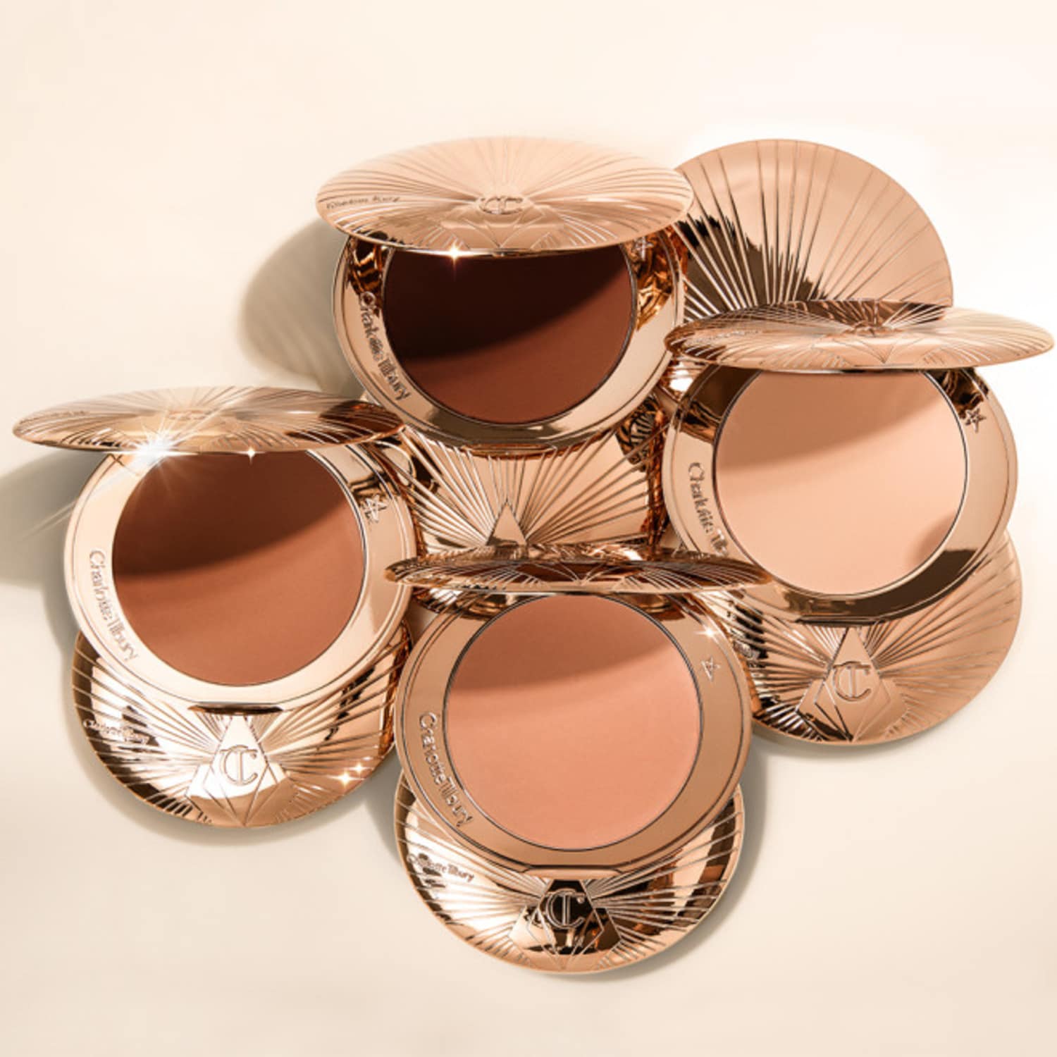 Airbrush Bronzer – Bronzující pudr z CHARLOTTE TILBURY ≡ SEPHORA
