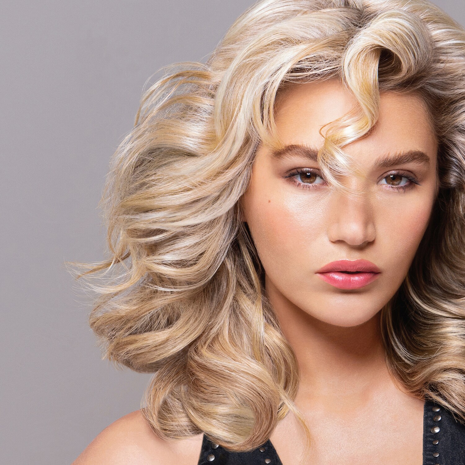 Texas Hold'em - Λακ μαλλιών για δυνατό κράτημα Color Wow ≡ SEPHORA