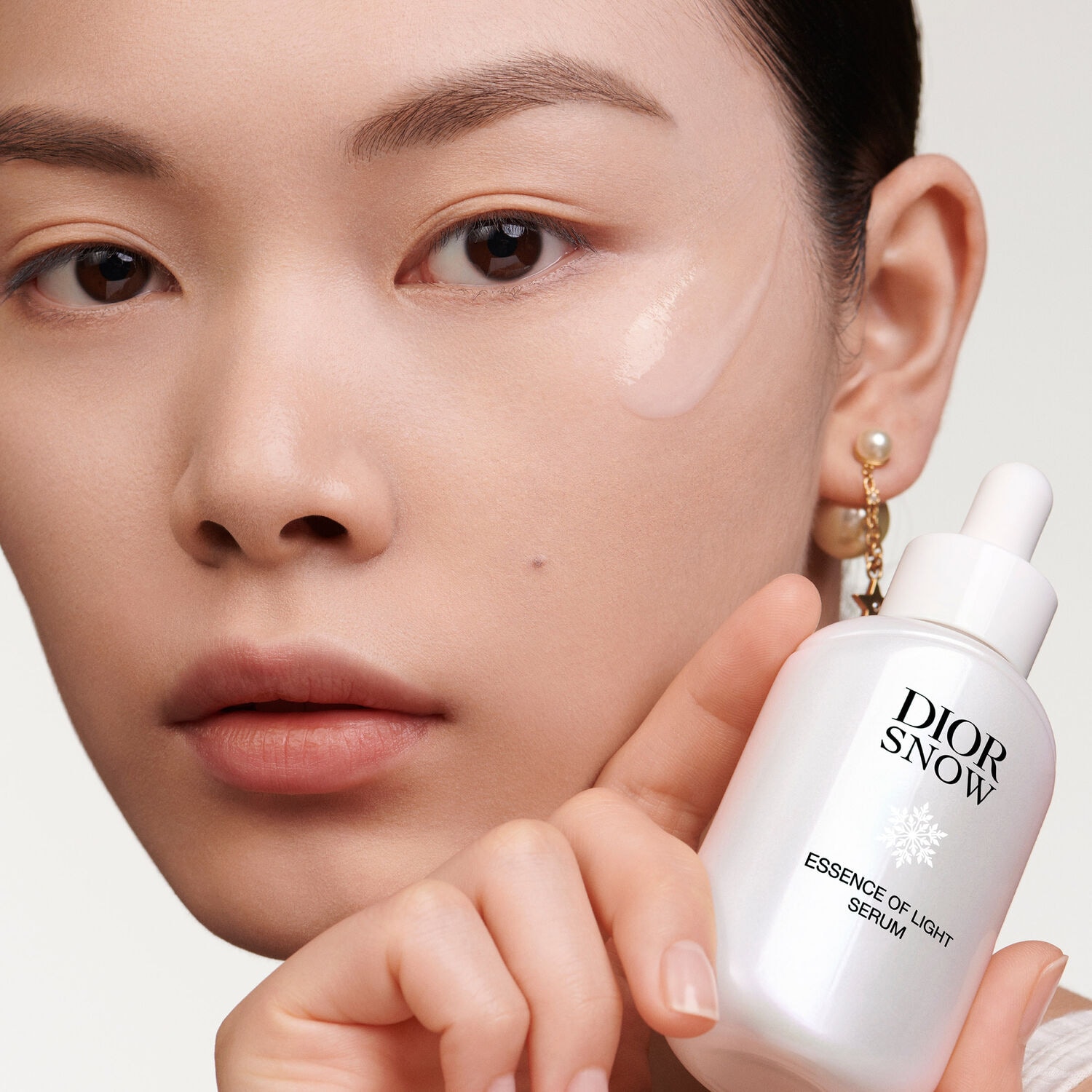 Diorsnow Essence of Light Serum - Serumu DIOR ≡ SEPHORA