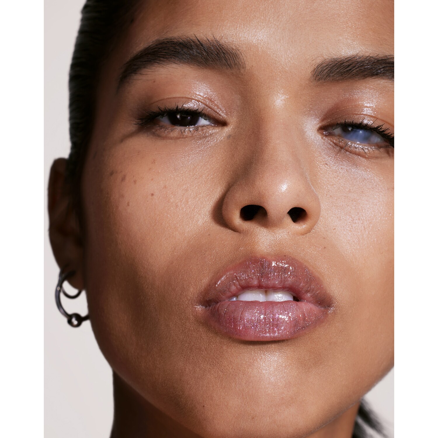 Gloss Bomb Universal Lip Luminizer - Gloss à lèvres de FENTY BEAUTY ≡ SEPHORA