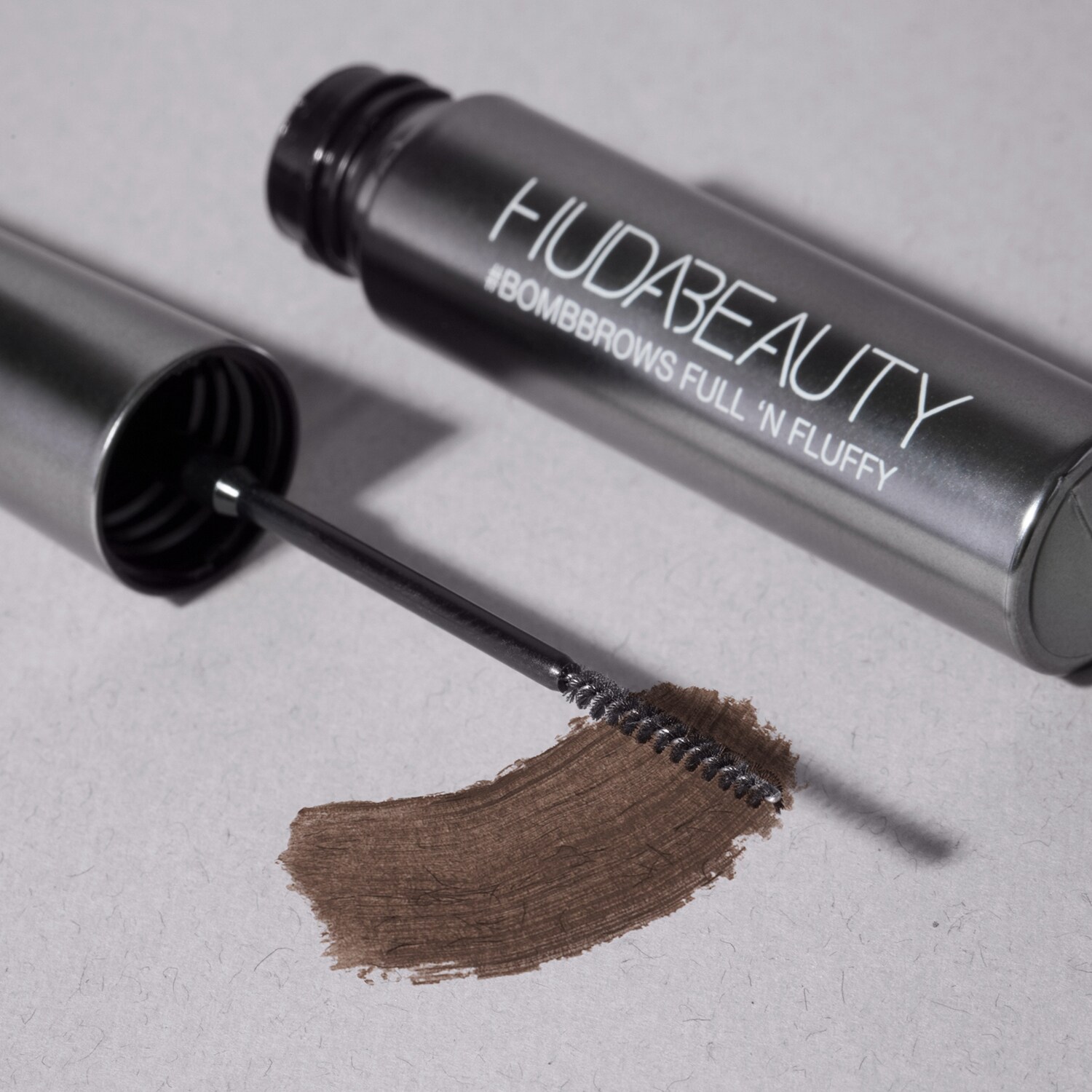 #BOMBBROWS Full N’Fluffy Fiber Gel - Brow gel Huda Beauty ≡ SEPHORA