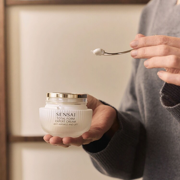 Total Form Expert Cream- Krem | SENSAI ≡ SEPHORA