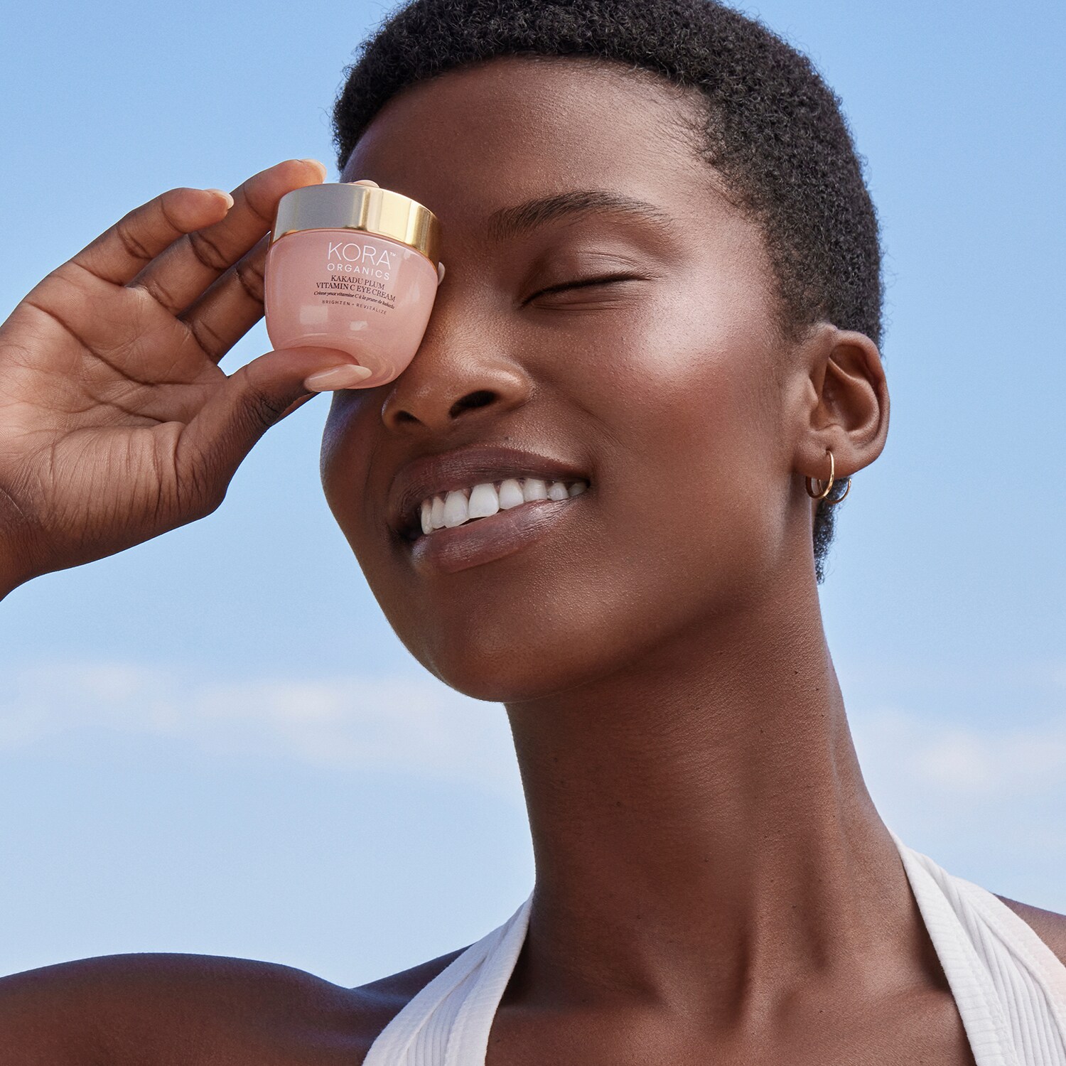 Kakadu Plum – Krém na okolí očí s vitaminem C z KORA ORGANICS ≡ SEPHORA