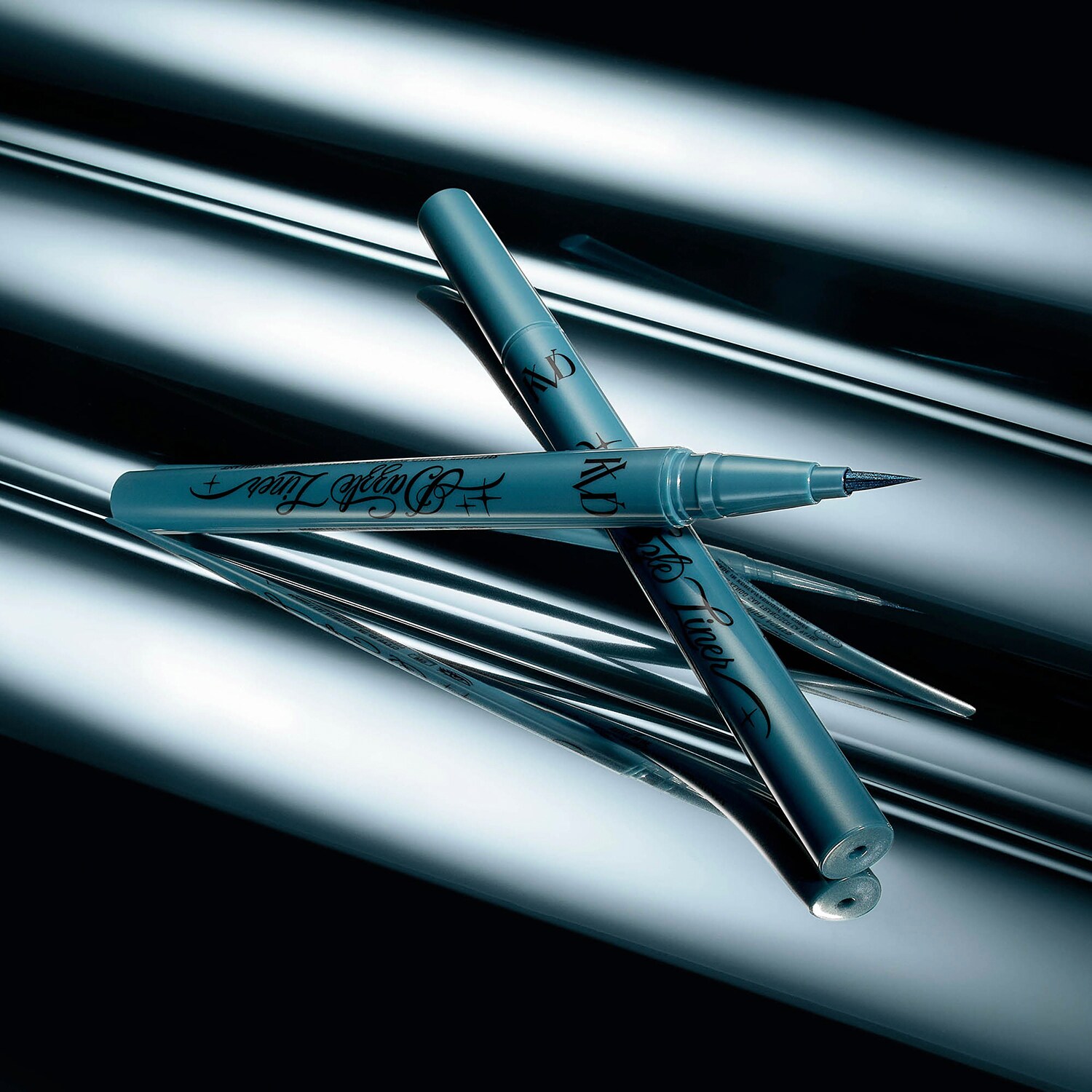 Dazzle Shimmer – Eyeliner liquid de KVD Beauty ≡ SEPHORA