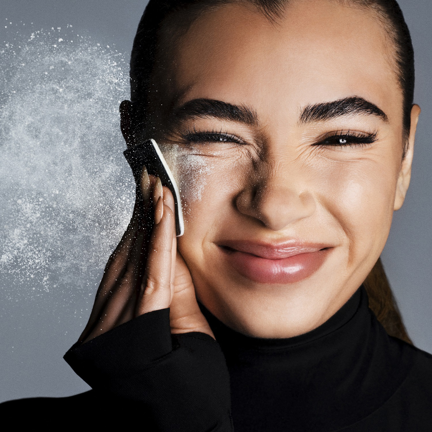 HD Skin Perfecting Pressed Powder – Transparentní fixační pudr z MAKE ...