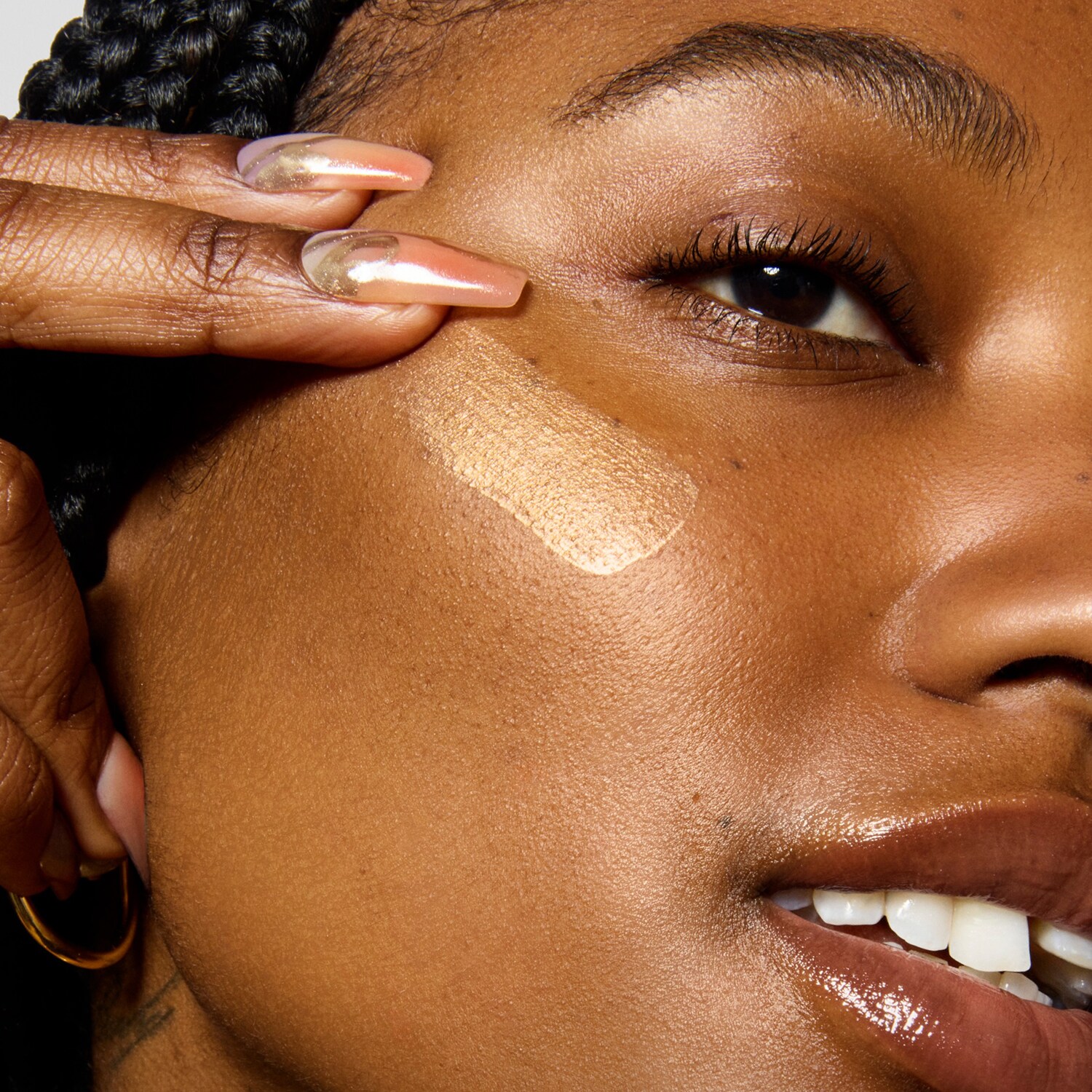 Hydro Grip + Glow Primer - Primer mit reflektierenden Perlen von MILK ≡ ...