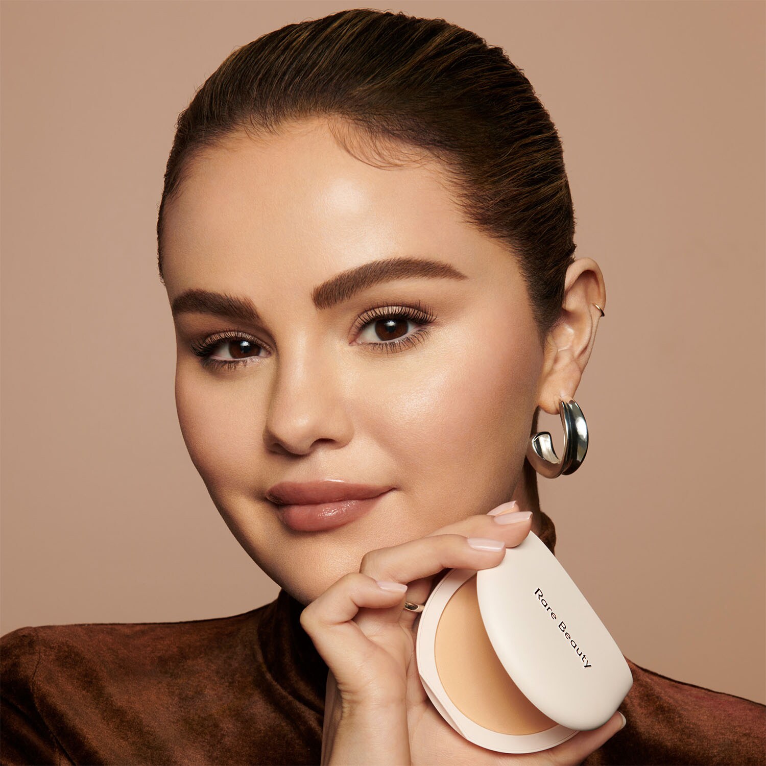 Tinted Pressed Powder - Tonet, fast pudder RARE BEAUTY ≡ SEPHORA