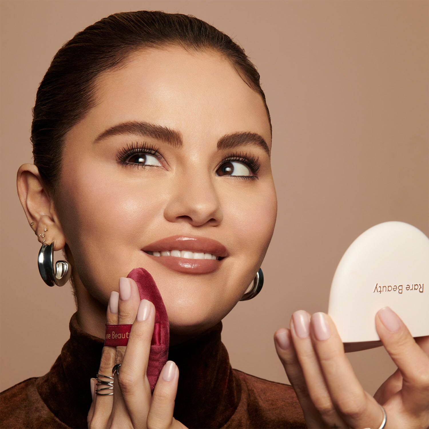 Soft Touch Powder Puff - Puff para pó Rare Beauty ≡ SEPHORA