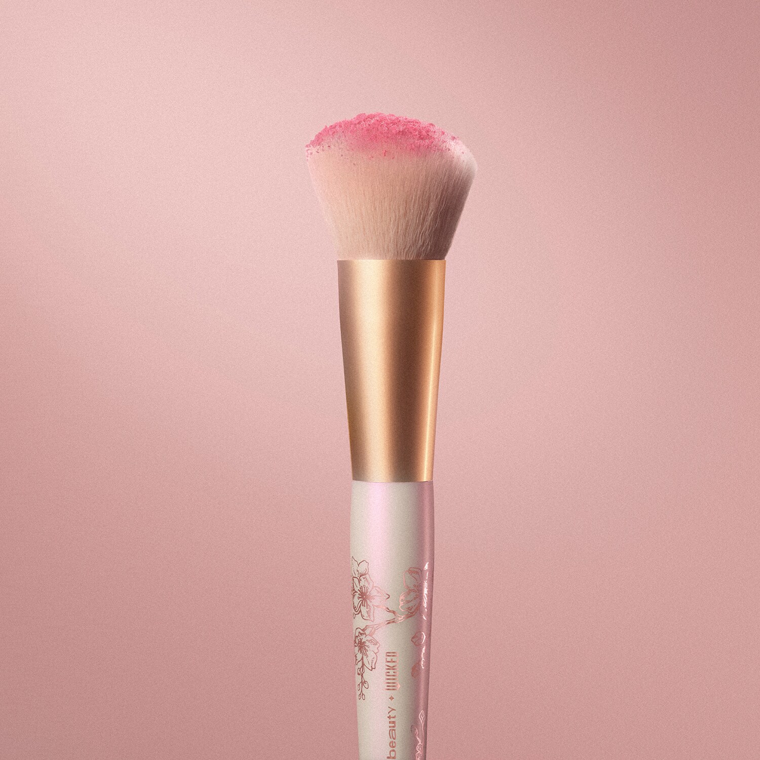 Wicked: For Good, Cherry Blossom - Pinceau fard à joues de REM BEAUTY ≡ ...