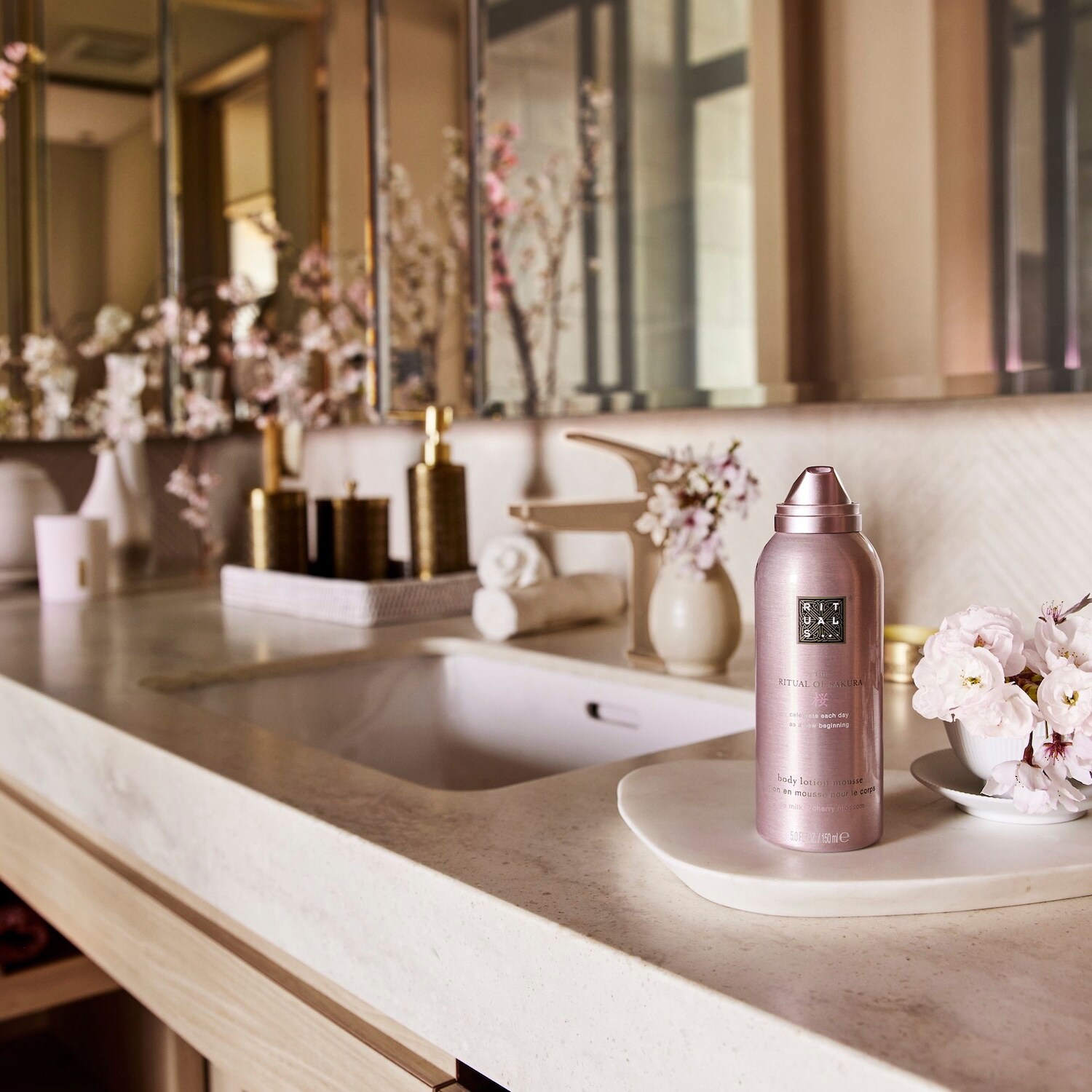 The Ritual of Sakura – Feuchtigkeitsspendender Körperschaum von RITUALS ...