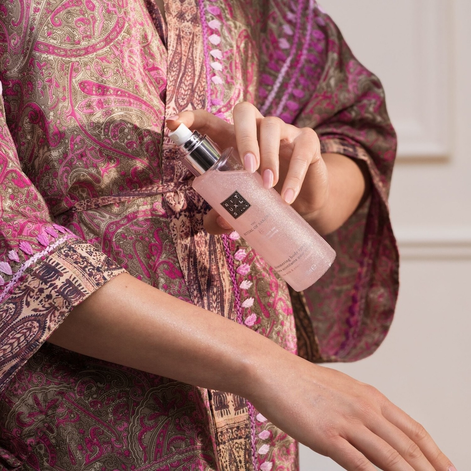 The Ritual of Sakura - Spray stralucitor pentru corp Rituals ≡ SEPHORA