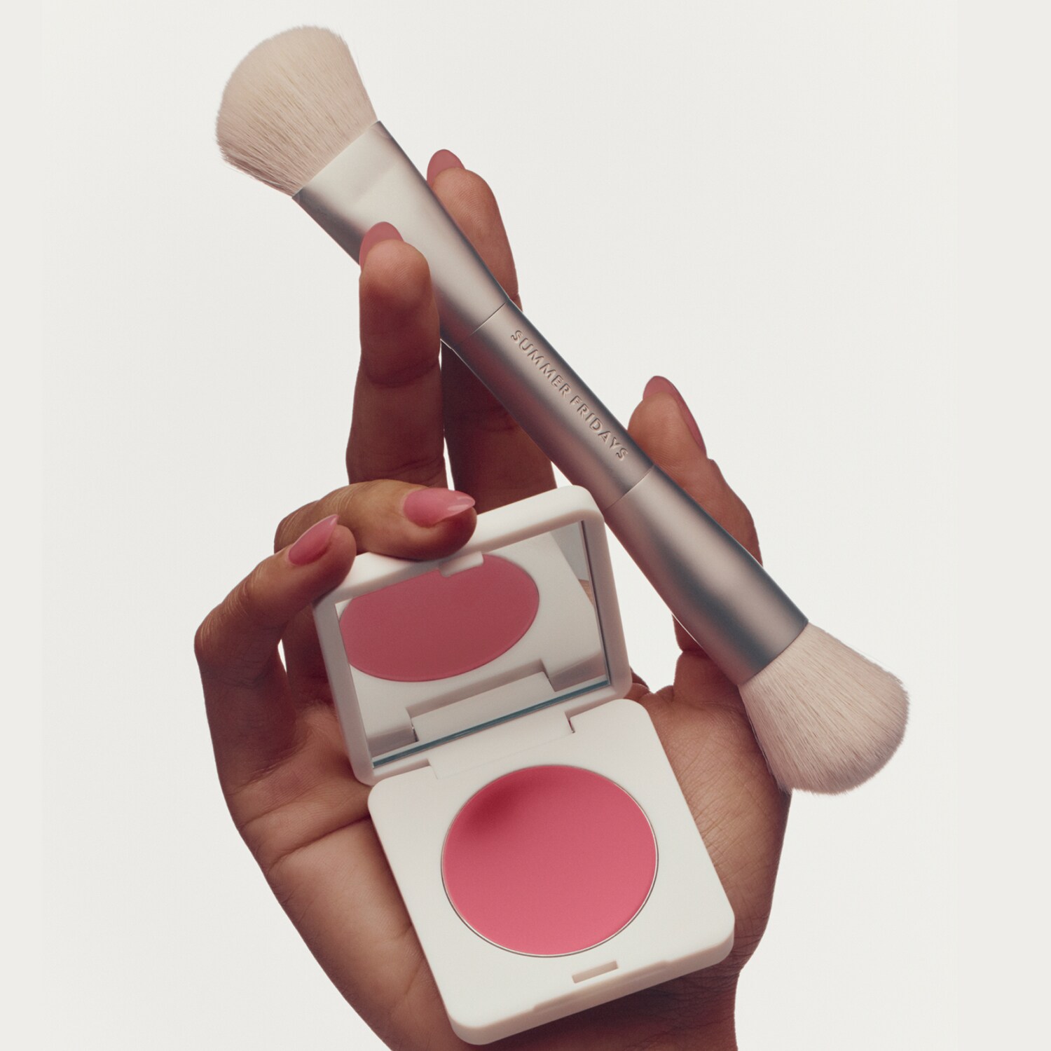 The Blush Brush - Pincel para blush Summer Fridays ≡ SEPHORA