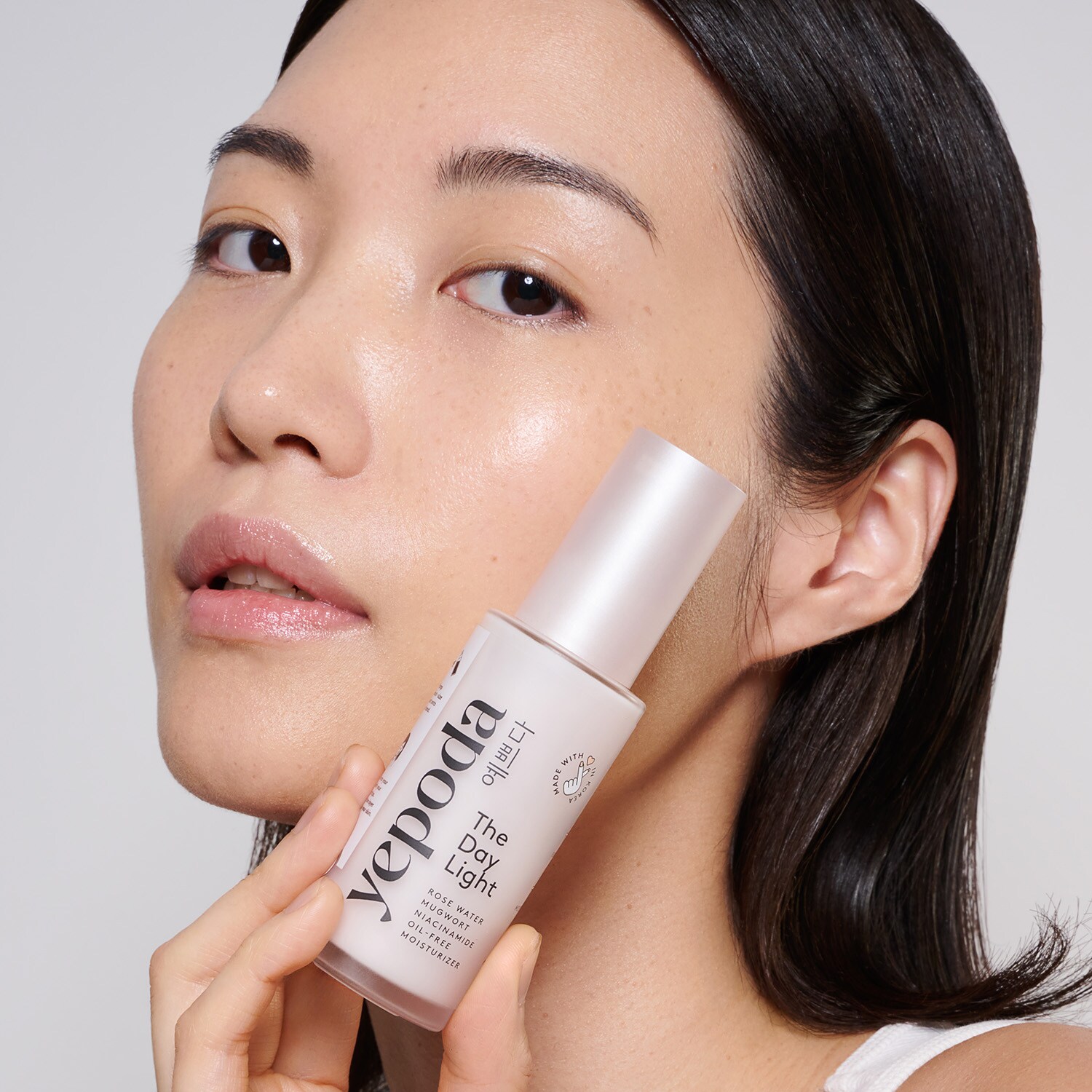 The Day Light – Ενυδατική κρέμα χωρίς λάδι με ροδόνερο και νιασιναμίδη ...