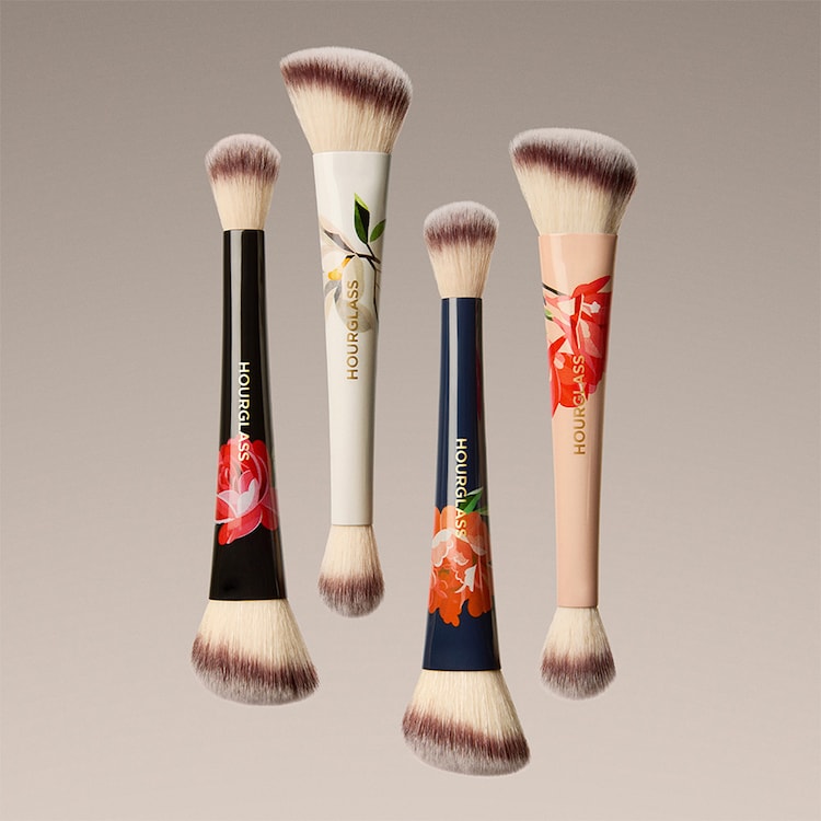 Ambient Lighting Edit Brush II - Pensula pentru fata | Hourglass ≡ SEPHORA